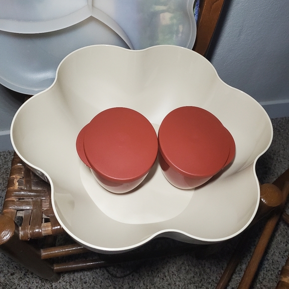 Tupperware | Kitchen | Tupperware Chip N Dip Set 2 Dip Bowls W Lids 6 ...